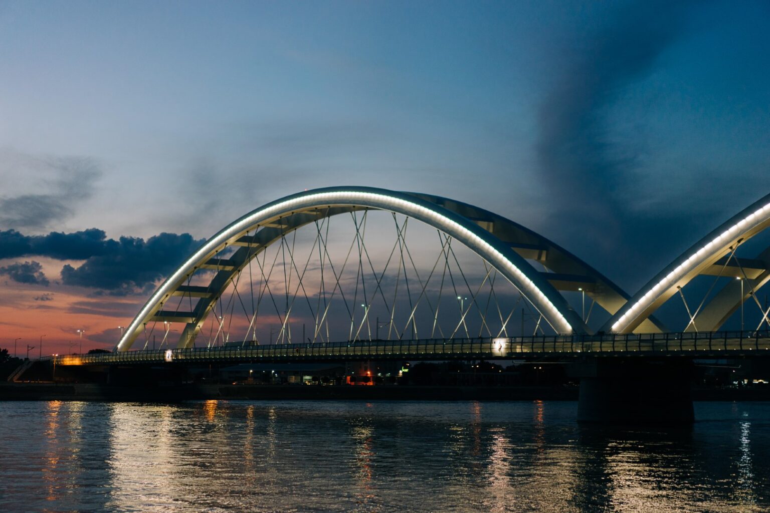 Simboli poraza, pobeda i nade: Novosadski mostovi na Dunavu - Visit ...