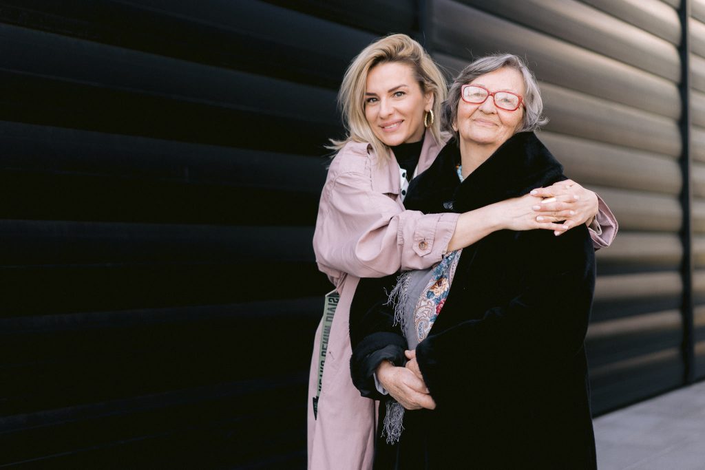 Svenka Savić i Maja Brukner: Majka i ćerka čiji se glasovi daleko čuju